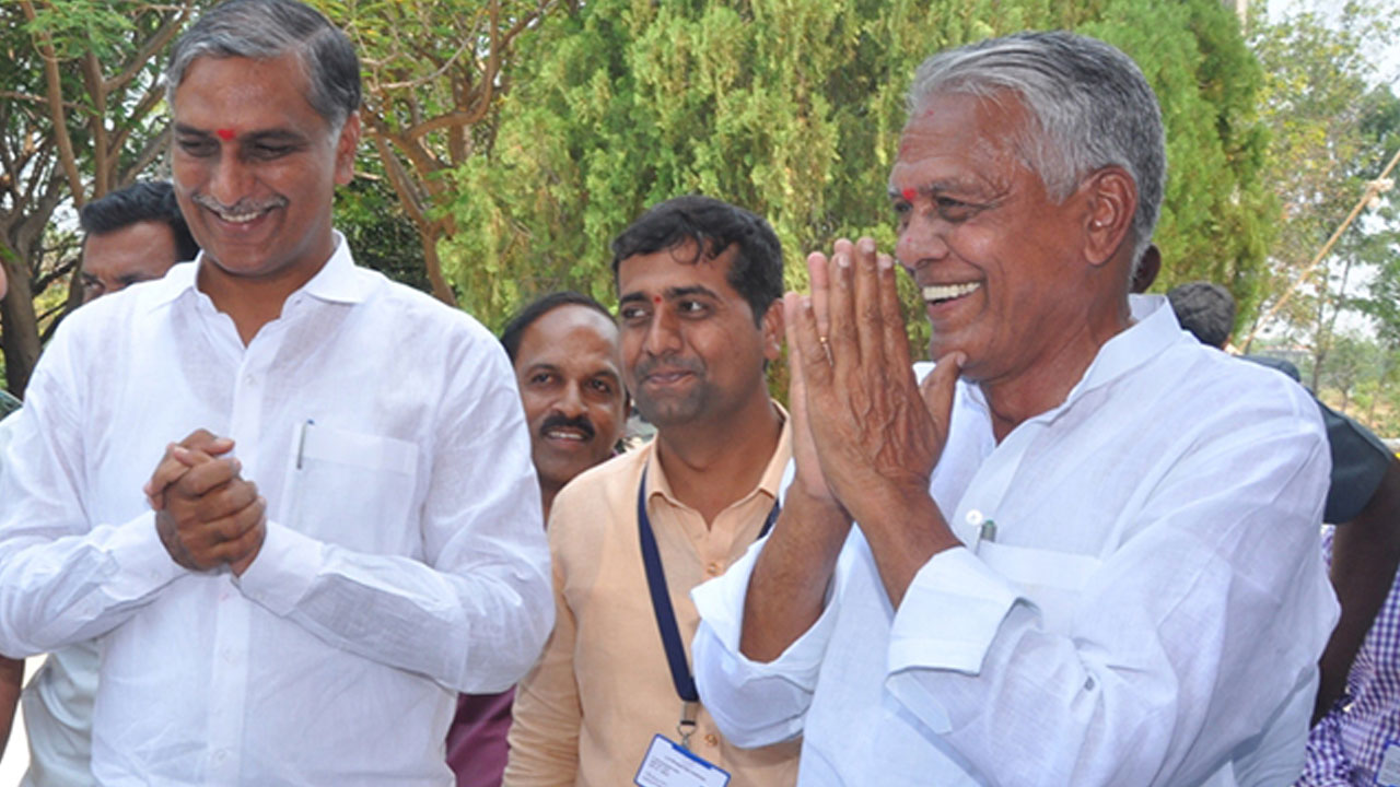 Telangana Politics: కాంగ్రెస్ పార్టీలోకి బీఆర్ఎస్ ఎమ్మెల్సీ కూచుకుళ్ల ...