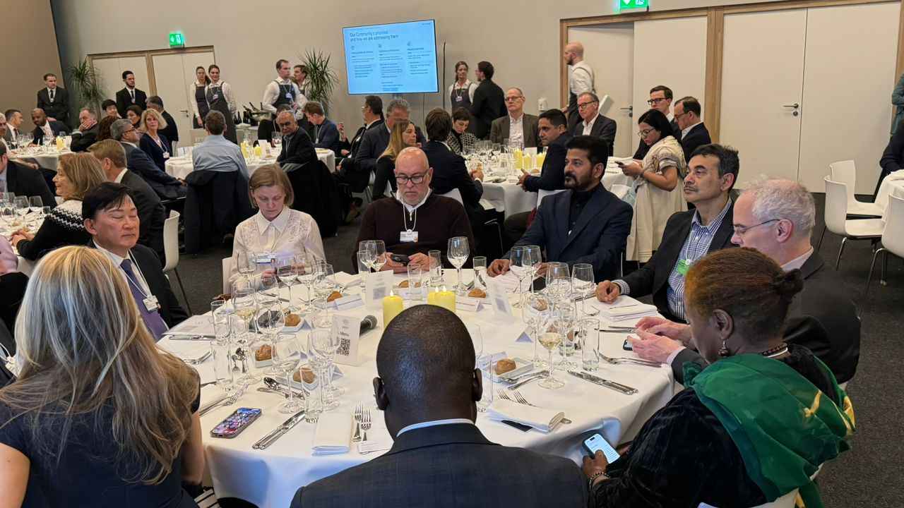 దావోస్‌లో సరికొత్త లుక్‌లో సీఎం రేవంత్ రెడ్డి.. వైరల్‌గా మారిన పిక్స్ ...