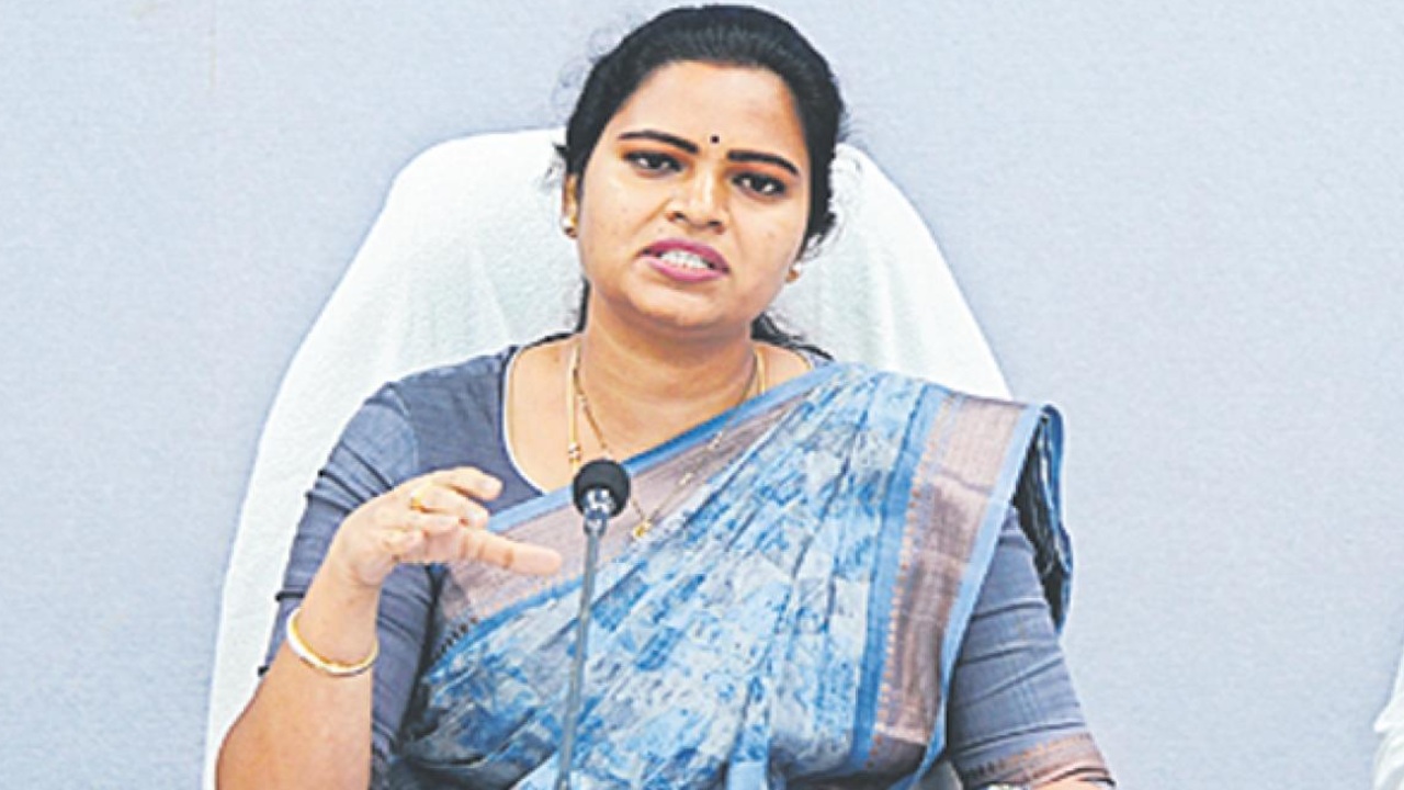 Minister Vidadala Rajini : డయేరియా బాధితులను పరామర్శించిన మంత్రి విడదల రజిని.. అడ్డుకున్న బీజేపీ ...