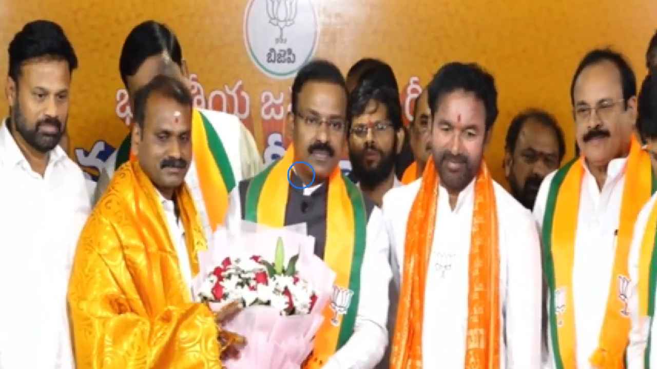 ఎన్నికల వేళ.. బీజేపీలోకి ఎంపీ, మాజీ మంత్రి | Peddapalli mp borlakunta ...