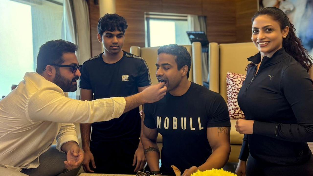 NTR : పర్సనల్ ట్రైనర్ బర్త్‌డే సెలబ్రేట్ చేసిన ఎన్టీఆర్.. ఎమోషనల్ పోస్ట్ చేసిన ట్రైనర్.. | Jr ...